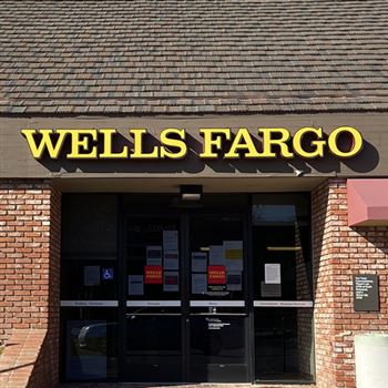 Wells Fargo Bank Hours: What Time Do They Open and Close?